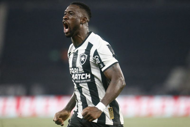 Bastos atinge metas e renovará com o Botafogo até 2025 - SBT Sports